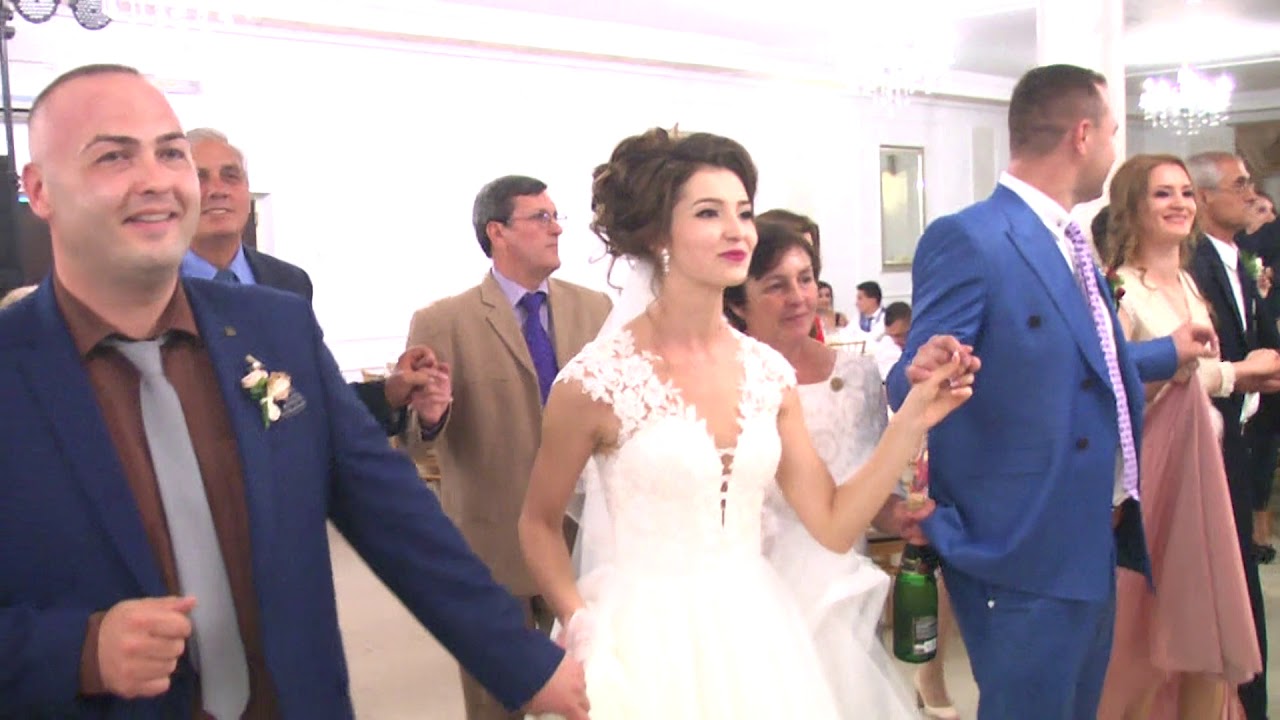 Hora de mana Andreea si Mihai Calafat Dolj 2017 - YouTube
