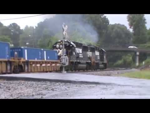 NS G92[Austell-Inman Local] NS 7133 GP 60/NS 7115 GP 60 ft Cool horn show by Mableton 6 30 17 ...