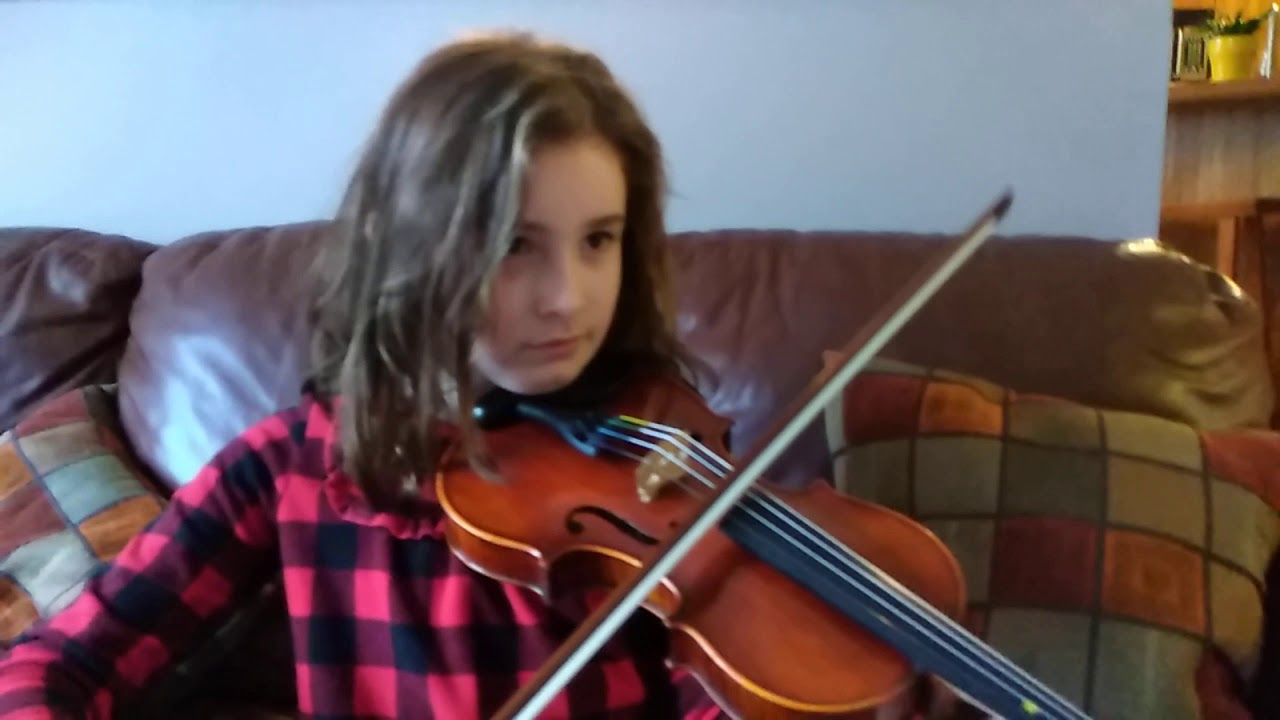 Mia plays her violin, Christmas 2019 - YouTube
