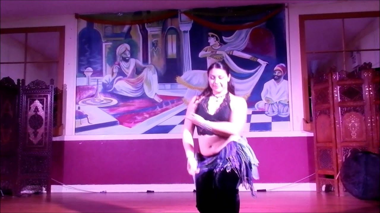 Maritza Otero performing to Sylvan Esso-Coffee - YouTube