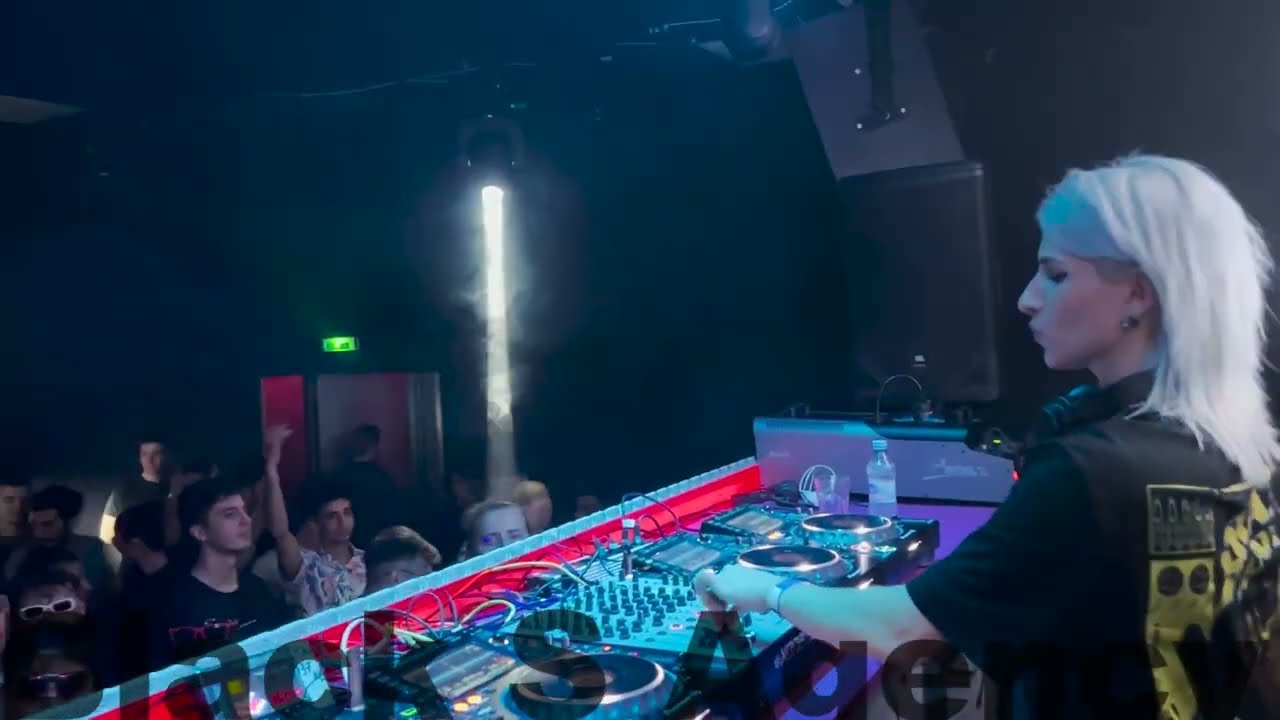 ⚡𝐇𝐞𝐥𝐞𝐧 𝐅𝐫𝐞𝐲 𝐨𝐧 𝐟𝐢𝐫𝐞 @𝐒𝐭𝐮𝐝𝐢𝐨 𝐒𝐚𝐠𝐥𝐢𝐨 (𝐒𝐭𝐫𝐚𝐬𝐛𝐨𝐮𝐫𝐠)⚡ - YouTube