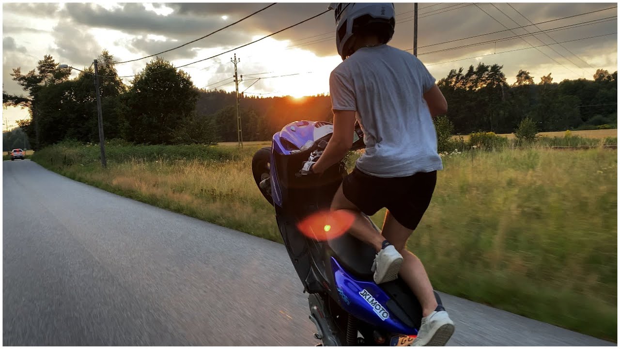 Yamaha Aerox 50cc stunt - YouTube