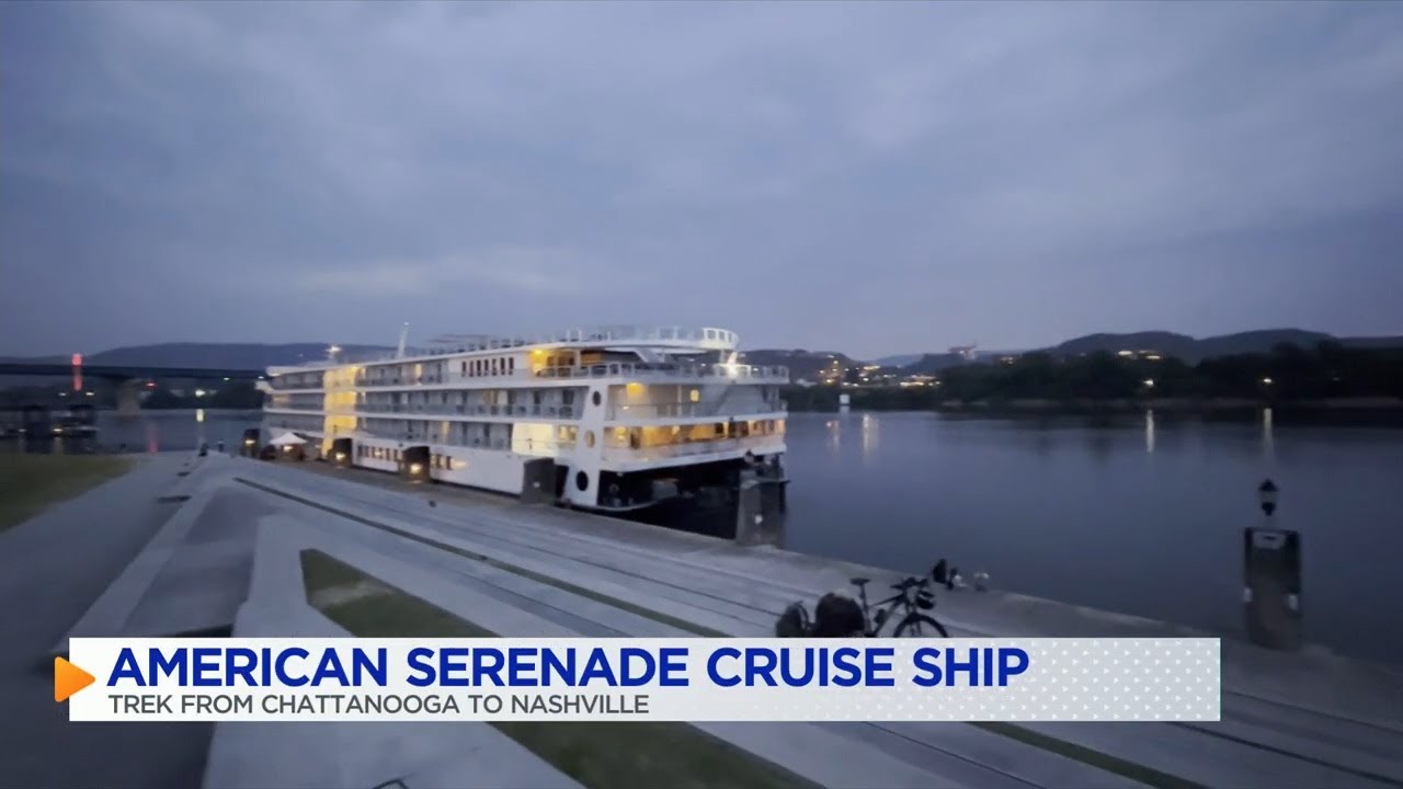 American Serenade cruise ship lands at Ross's Landing - YouTube
