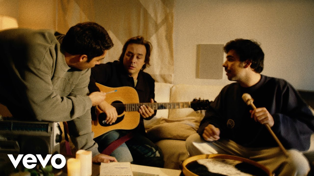 Hermanos Martínez - Súbete el volumen (Video Oficial) - YouTube