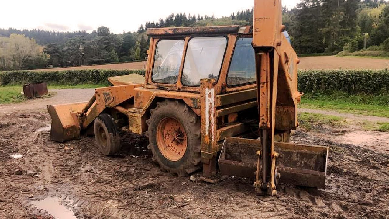 Old model || JCB 3CX || 1980 || model for good futures || gravel ...