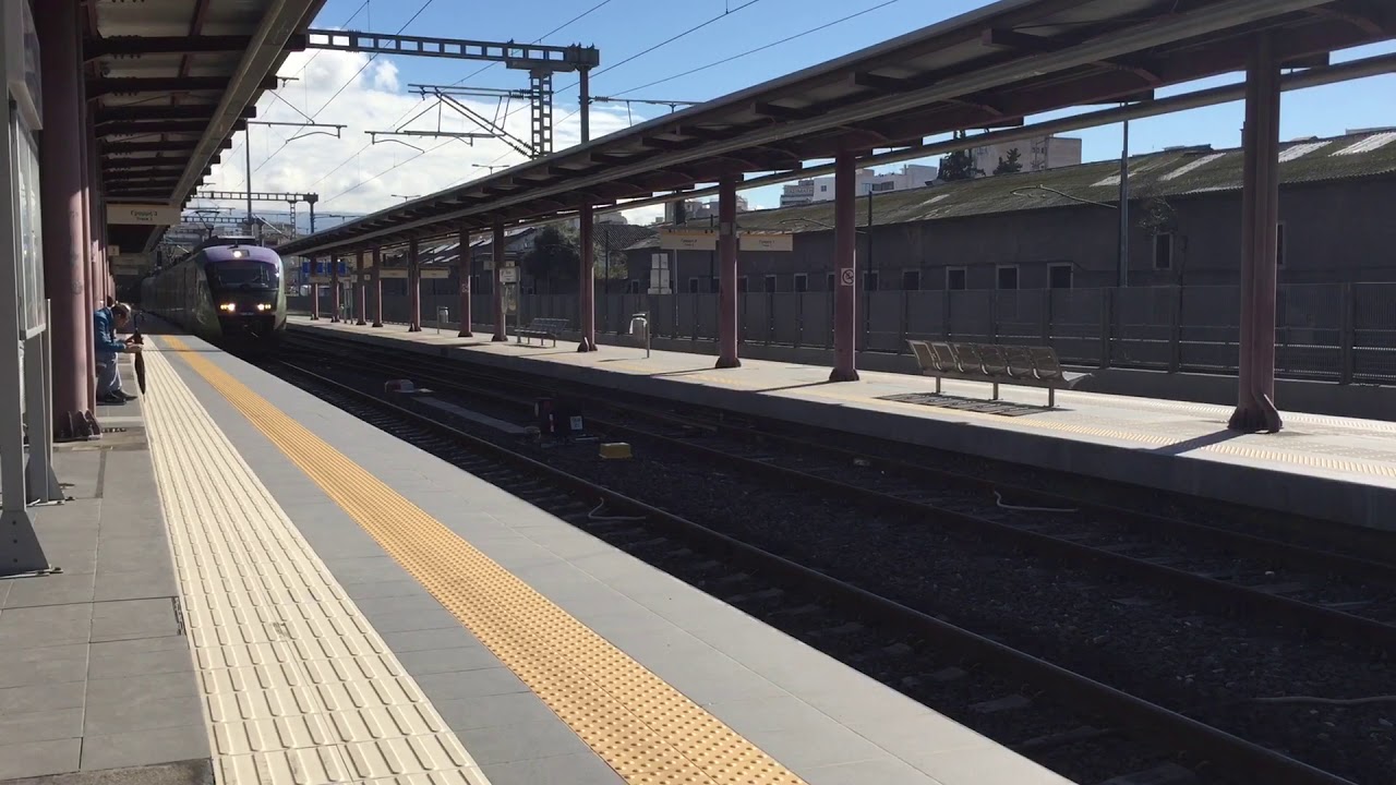 PROASTIAKOS | Suburban railway Desiro EMU trading arriving at Piraeus ...