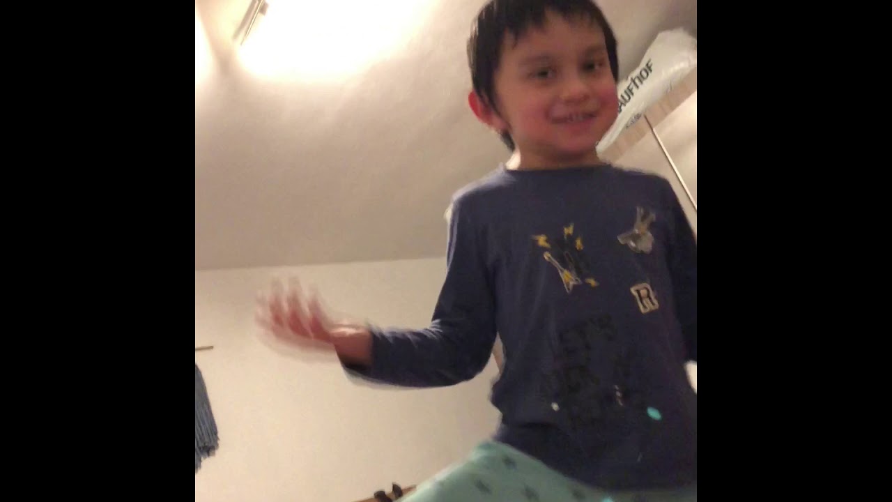 My 5 year old doing beatbox 😄 #kids #beatbox - YouTube