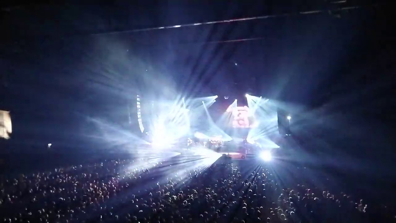 New Order - Fine Time (live in Amsterdam 2019) - YouTube