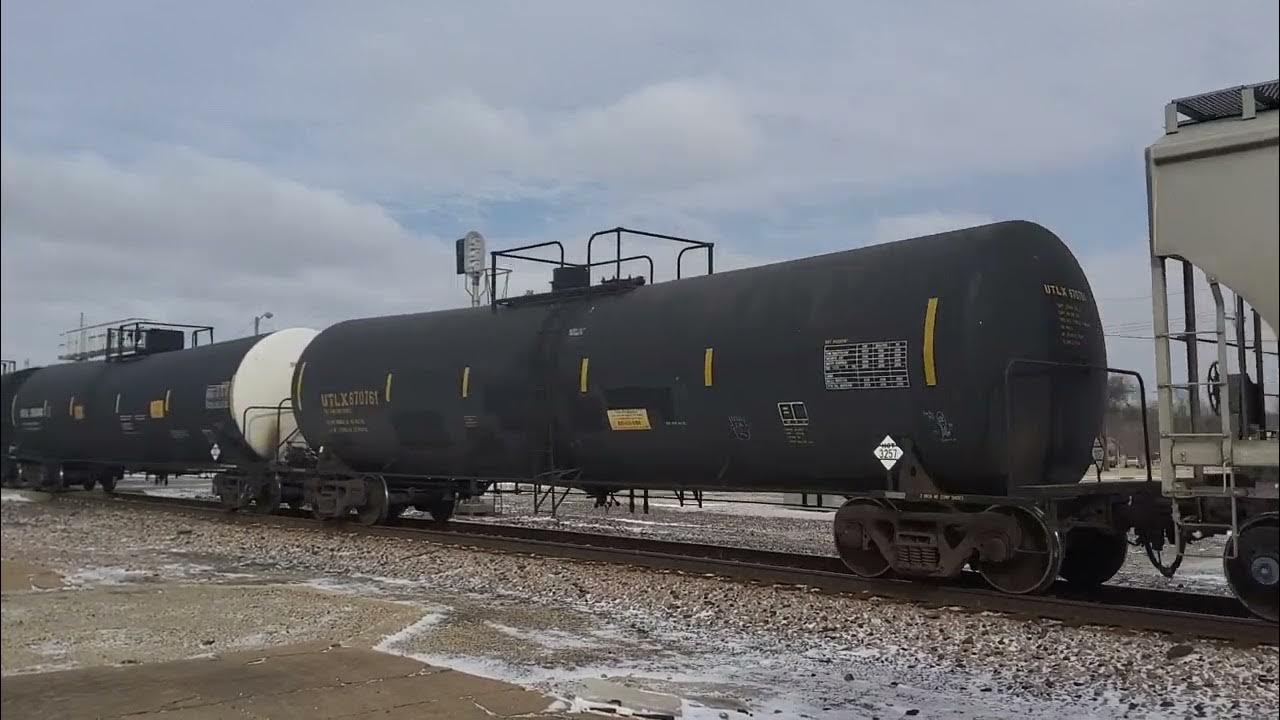 10 BNSF Locomotives on a Power Move with BNSF 2911 (The Pill) in Consist - YouTube