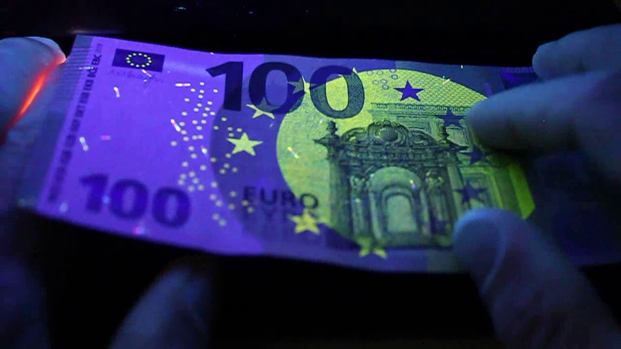 What does the new 100€ look like under UV light? - YouTube