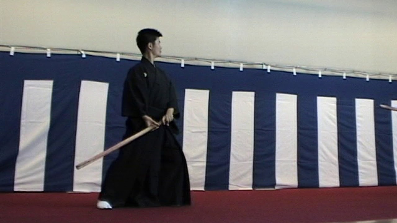 Yagyu Shinkage Ryu at Atsuta Jingu on October 15th, 2006 - YouTube