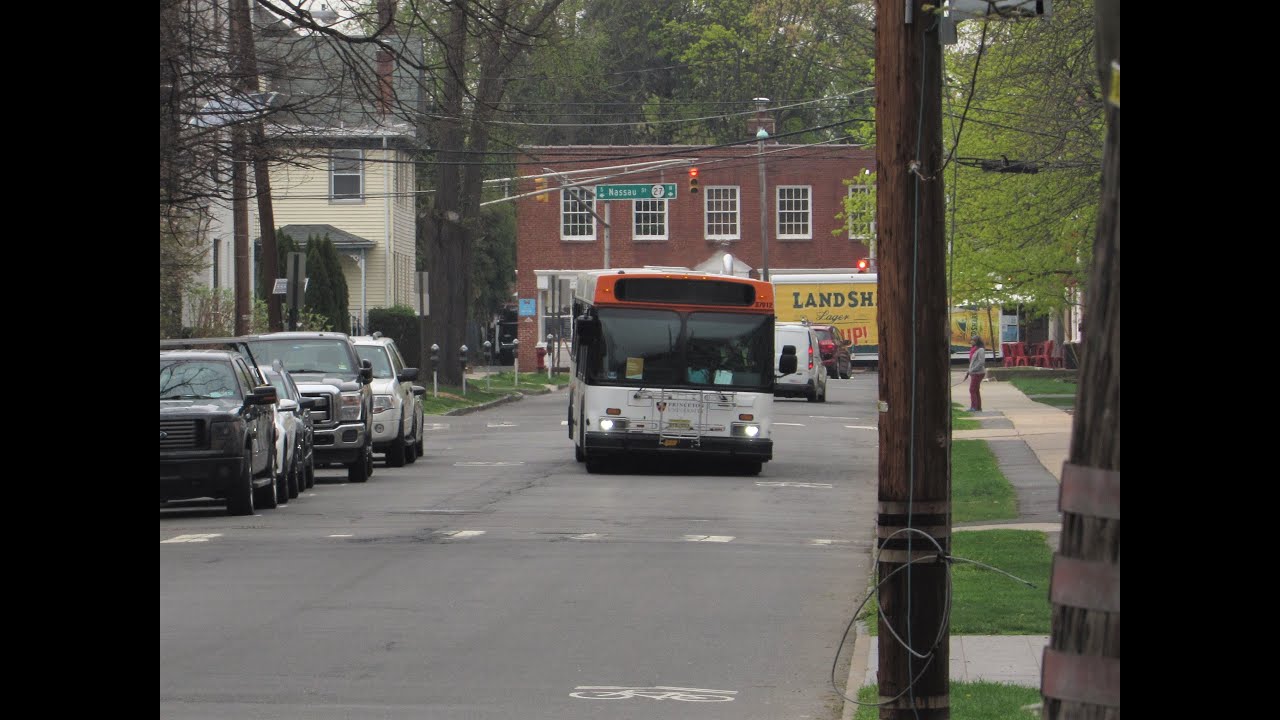 Tiger Transit 1997 New Flyer D40LF #37012 @ Olden St & Prospect Ave ...