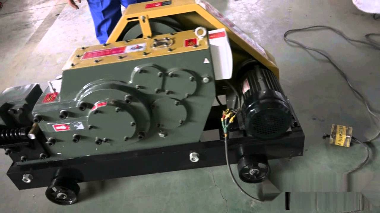 Operation of rebar cutting machine - YouTube