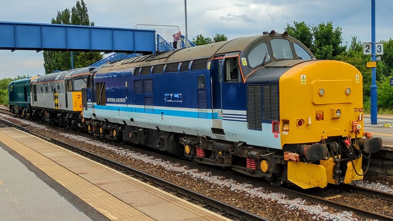 Trip to Swinton train station for heritage convoy including 37425 25/06 ...