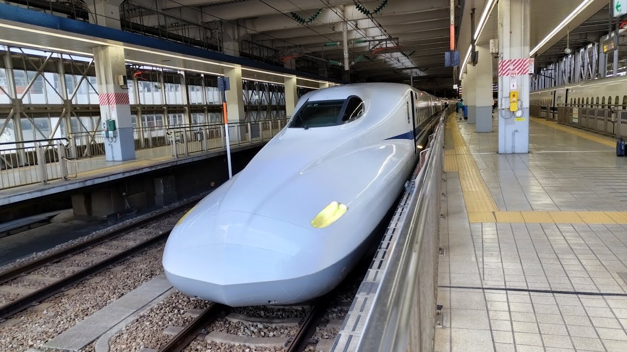 N700系 F8編成 のぞみ144号東京行が博多駅14番線を発車するシーン - YouTube