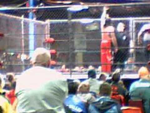 Raymond Snow vs. Lou Cypher - YouTube