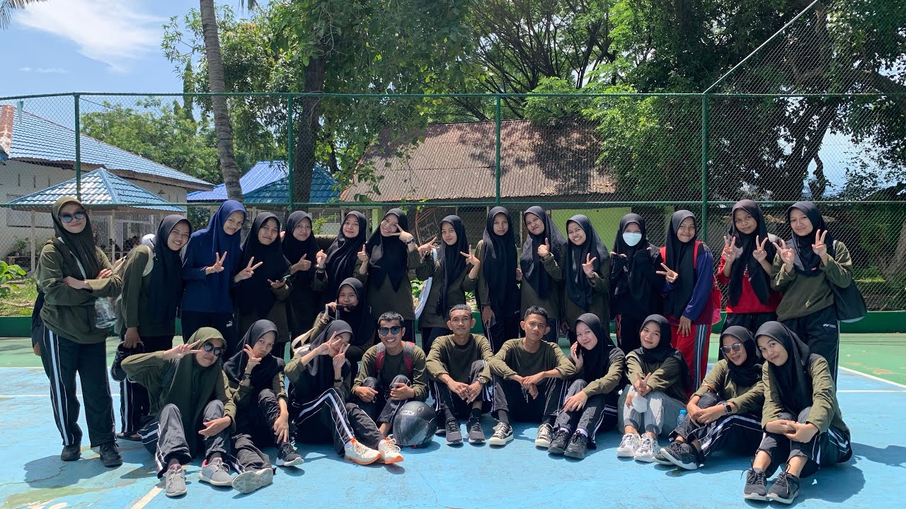 Permainan Olahraga Tradisional PGSD FIP UNM Kelas BC22.1 Tahun 2022/ ...