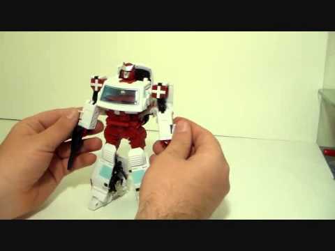 Transformers review Igear First Aid aka Ratchet - YouTube