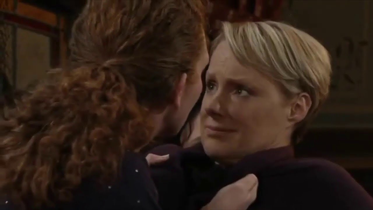 Coronation Street - Fiz Stape Vs. Sally Webster (17th November 2011 ...