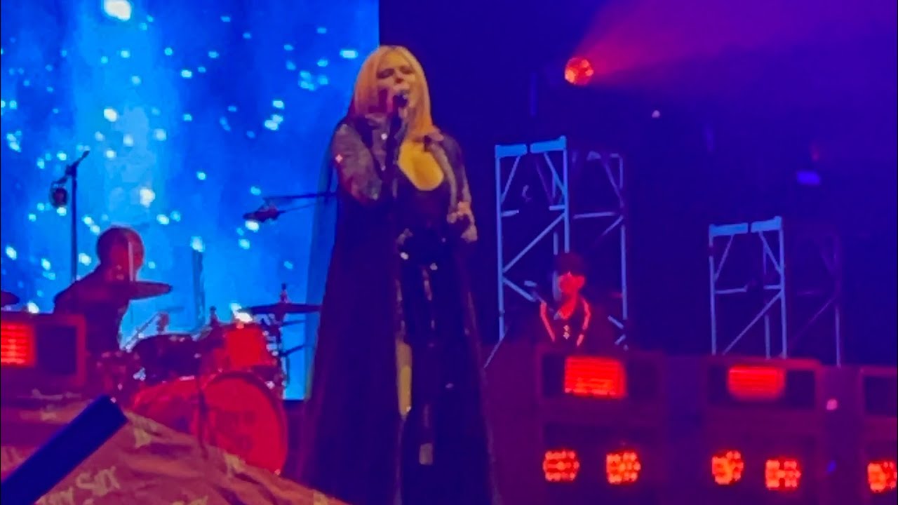 Avril Lavigne Japan Tour 2022- I’m with you - YouTube