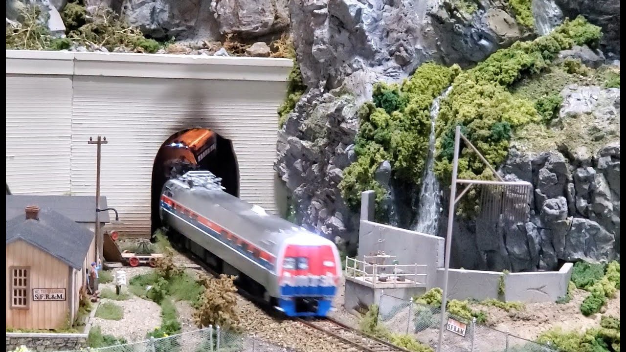 HO Scale Walthers Proto Amtrak Phase 2 Metroliner at South Florida ...