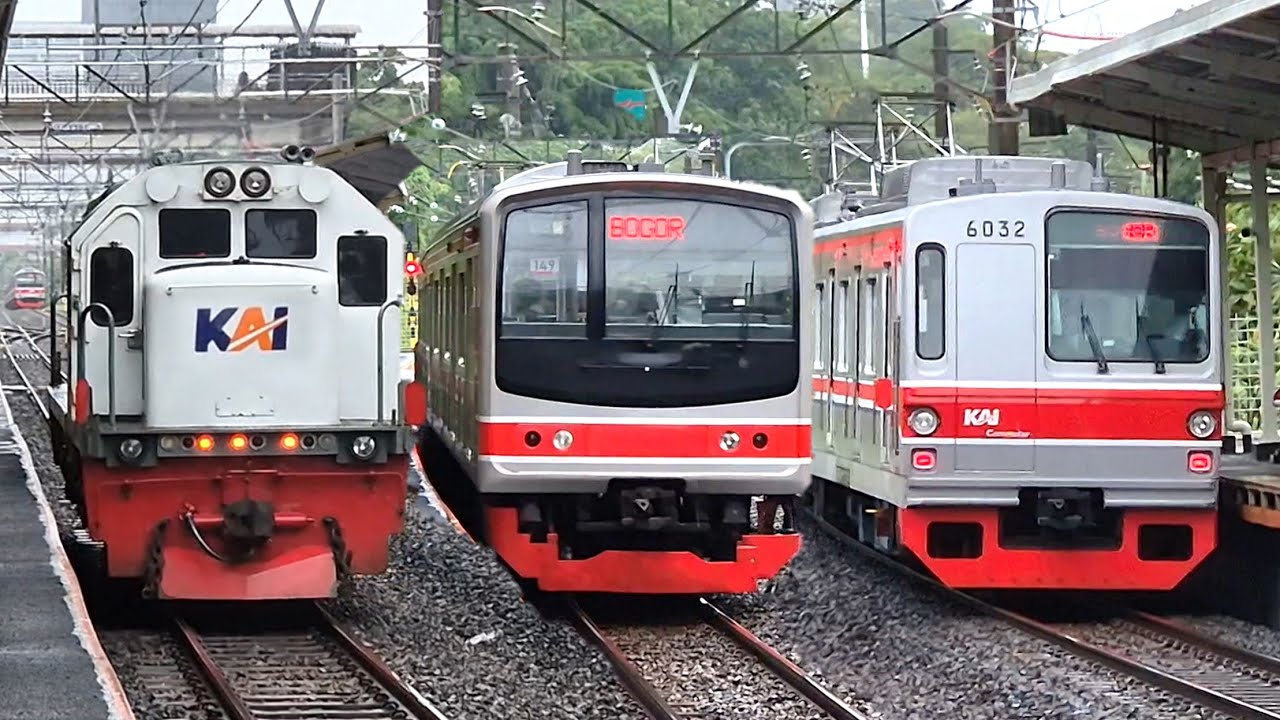 NONTON RAMAINYA KERETA API di Stasiun Universitas Indonesia DEPOK ! Ada ...