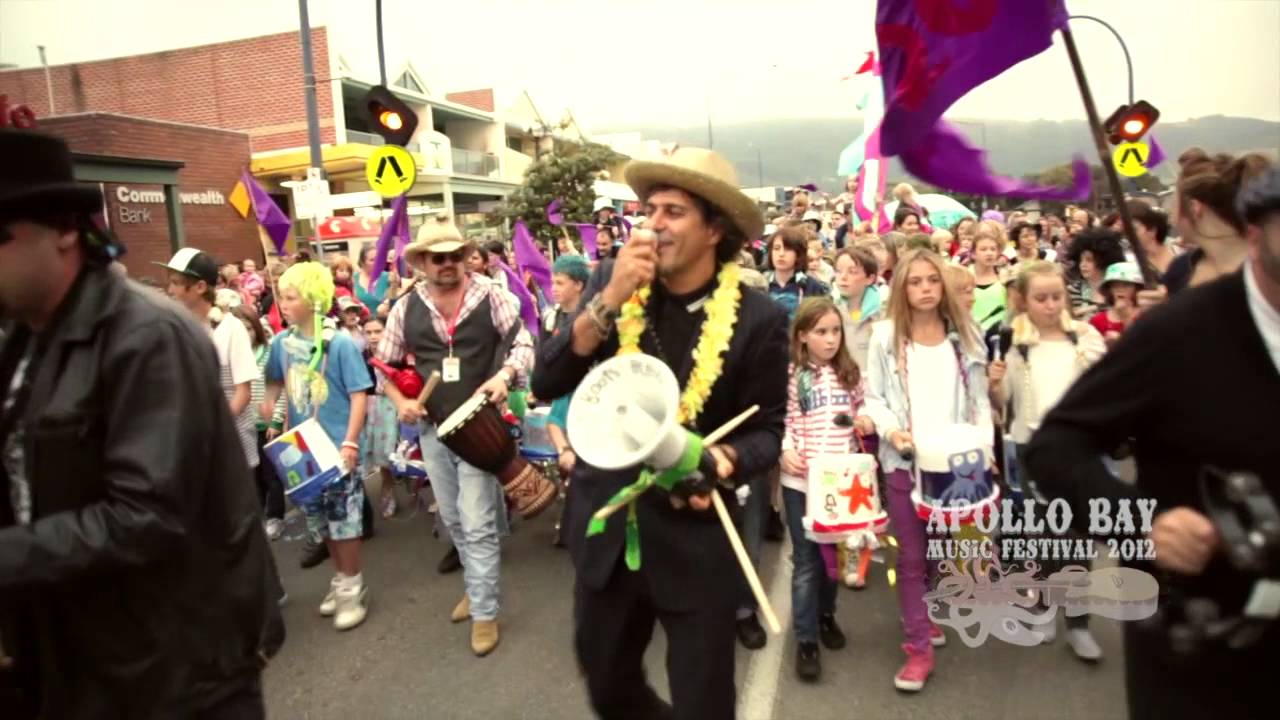 Apollo Bay Music Festival 2012 Parade.m4v - YouTube
