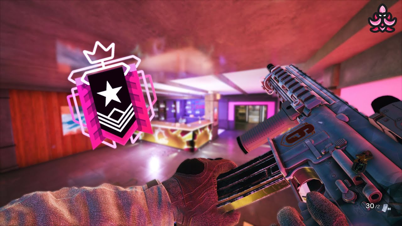 How a Champion Plays *HIGH* Sens | Rainbow Six Siege - YouTube