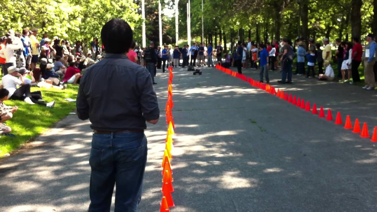 Drag Race - 2011 Robot Racing at UBC - YouTube