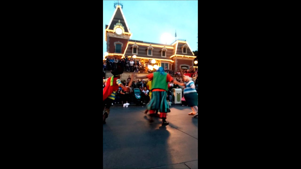 Disneyland fight - YouTube