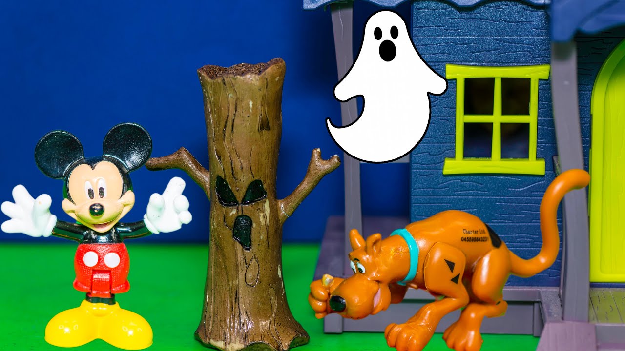 Scooby Doo and Mickey Mouse go on a Ghost Hunt in a Funny Toy parody ...