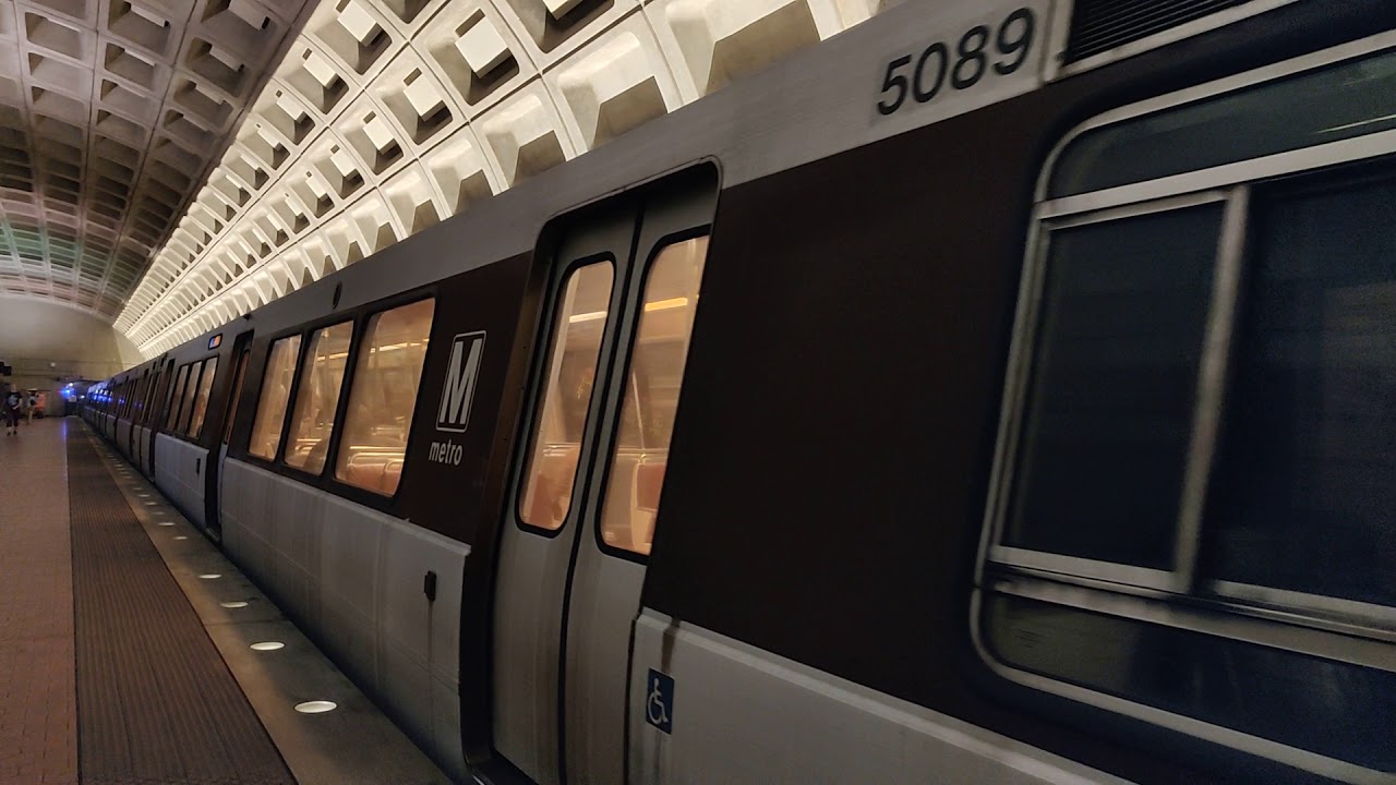 WMATA Metrorail : CAF 5000 Series Blue Line Train Departing From Foggy ...