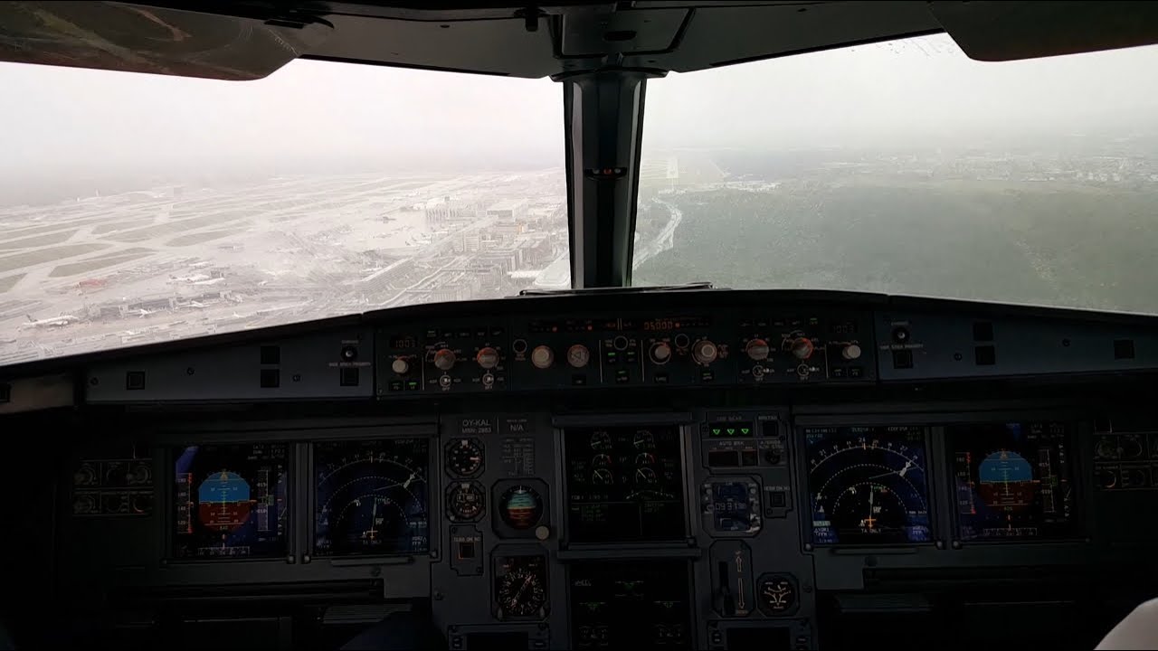 Full video - Landing at Frankfurt AirPort in rain and turbulence ...