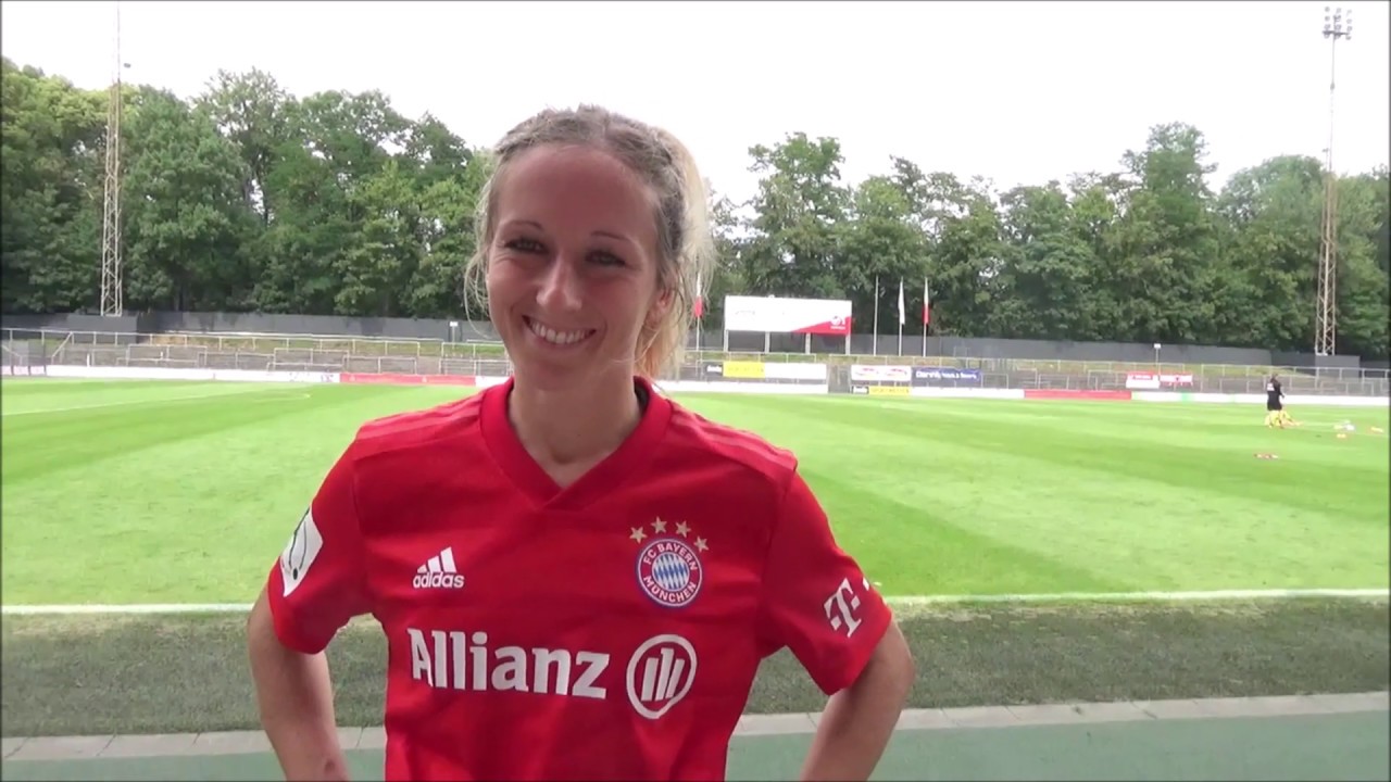 Interview mit FC Bayern München Spielerin Kathy Hendrich nach dem ...