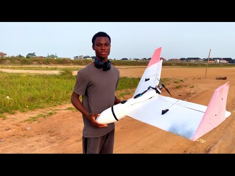Flight test for a Tailsitter and flying wing - YouTube