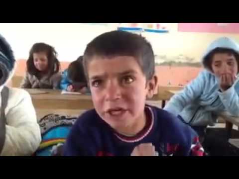 Kötü Adam Taklidi Yapan Çocuk :)