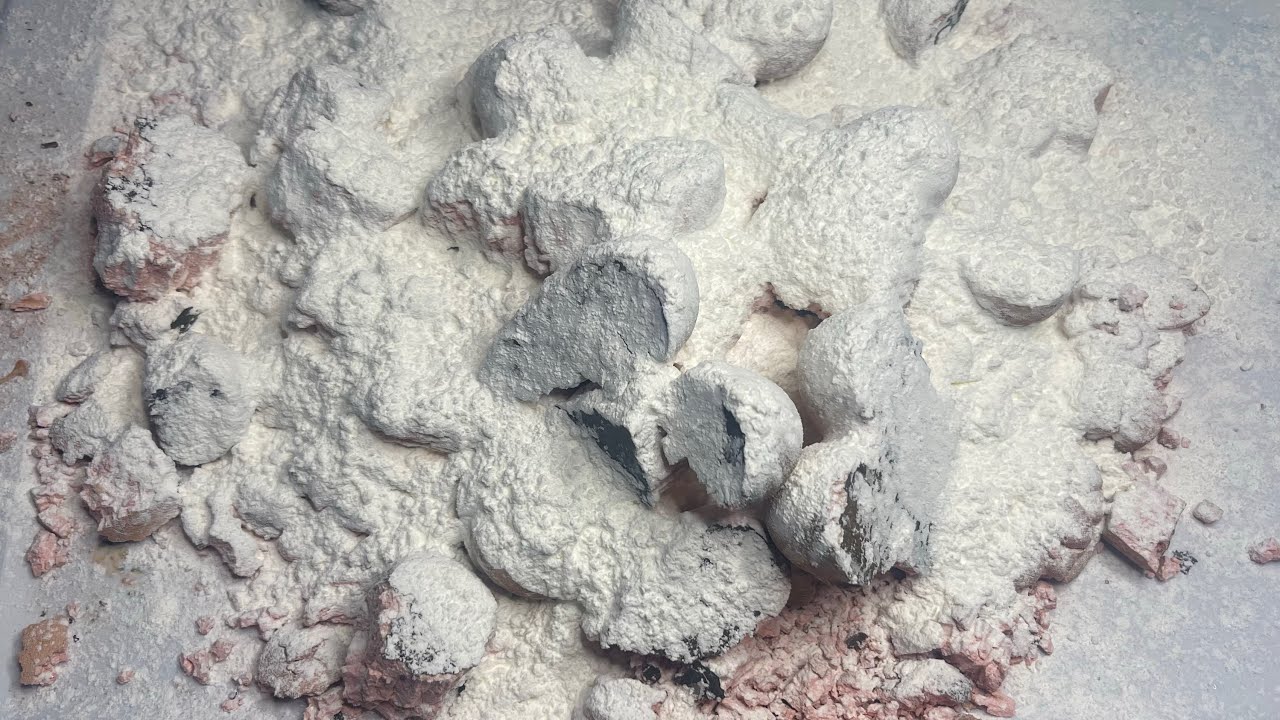 Messy Broken Gym Chalk & Cornstarch 🤍 - YouTube
