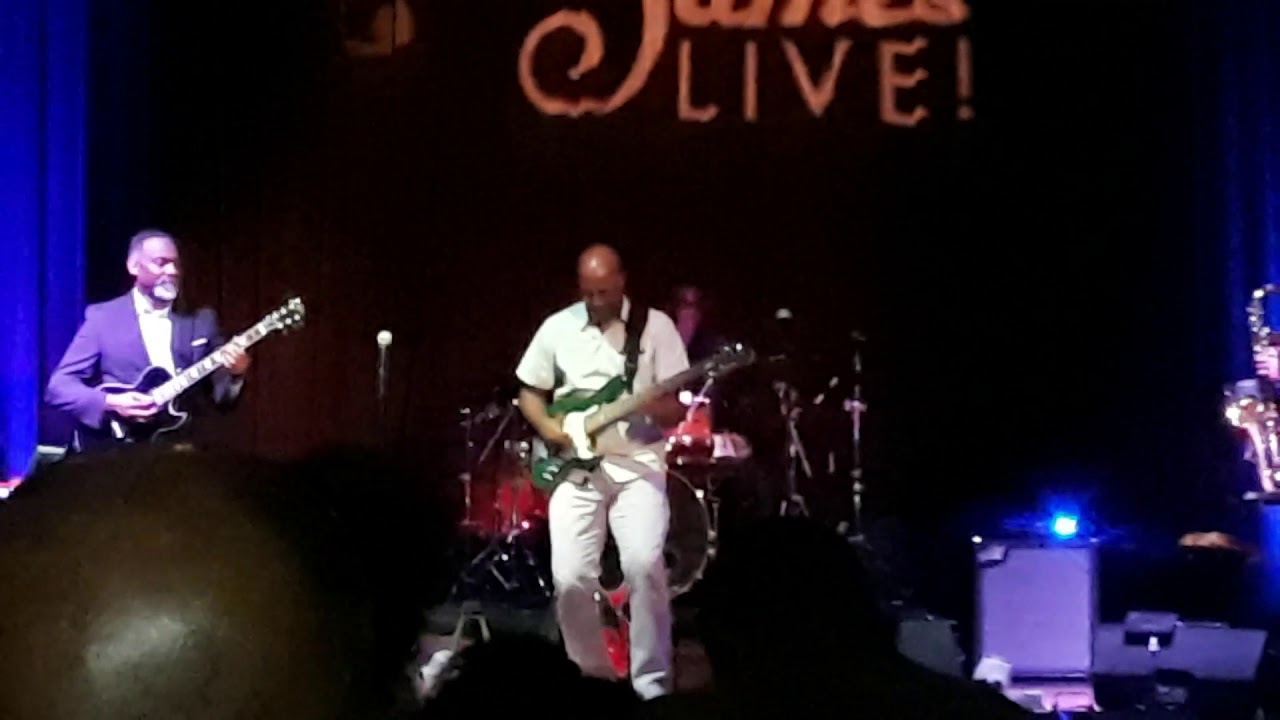 Sean Michael Ray on bass at St. James Live in Atlanta on December 30 ...