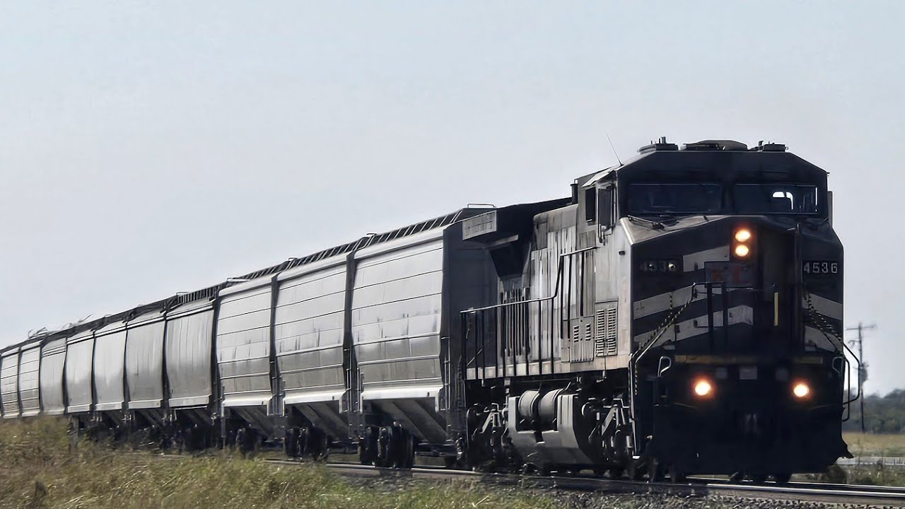 KCS Grey Ghost 4536 leads GS3DJO north through Hutto Texas - YouTube