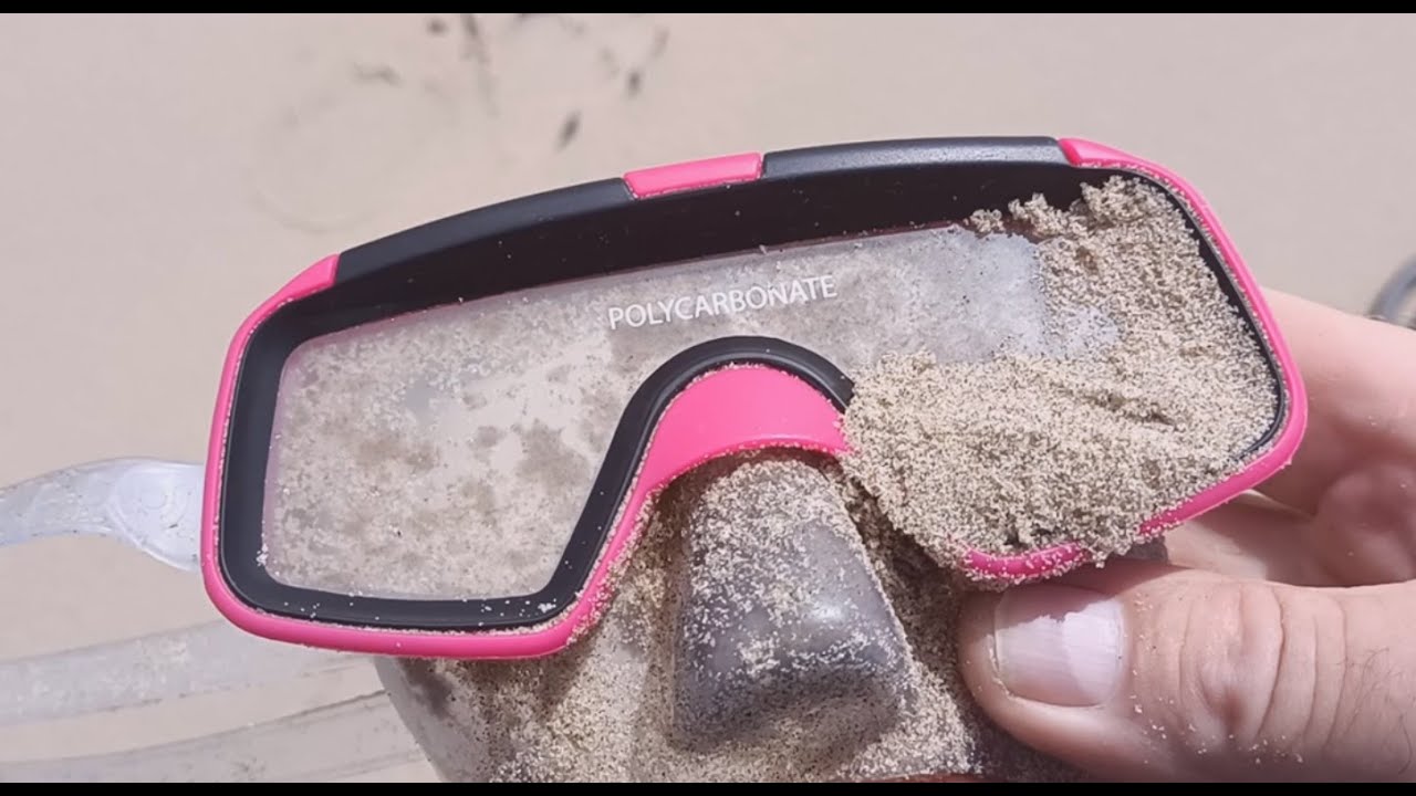 Zoeken op strand van Bergen aan Zee, heel veel munten en... idd 213 ...