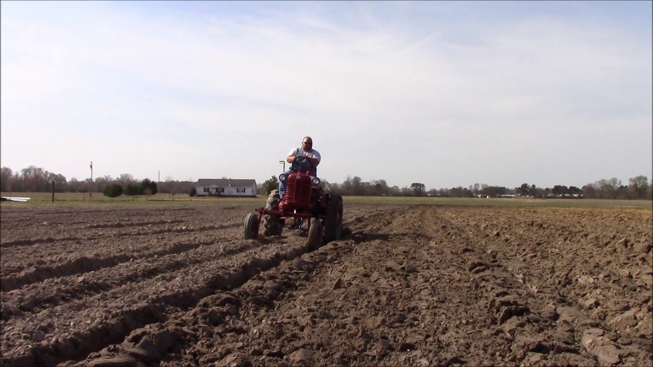 1955 Farmall Cub two way plowing - YouTube