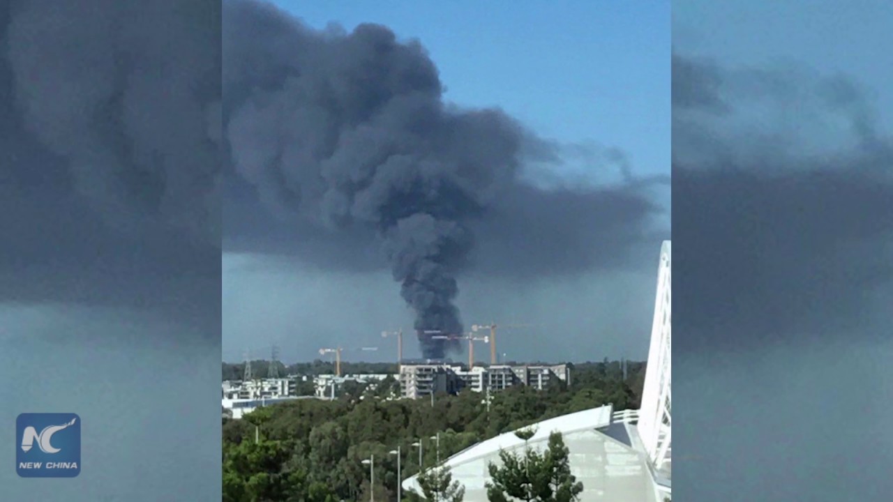 Huge fire erupts at waste recycling factory in Sydney - YouTube