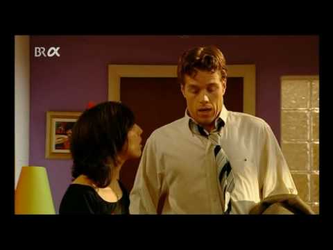 Extra en español 10a - Ana protesta - YouTube