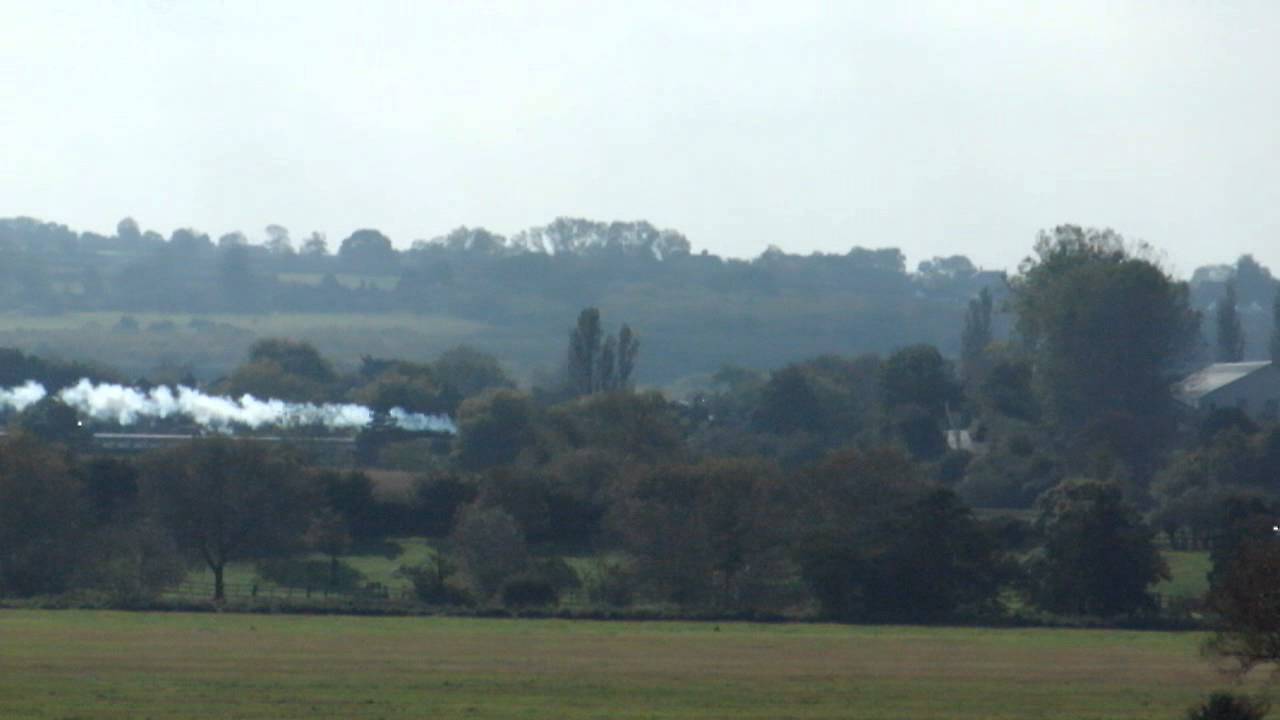 HD 5043 Earl of Mount Edgecombe speeding past Keynsham - YouTube