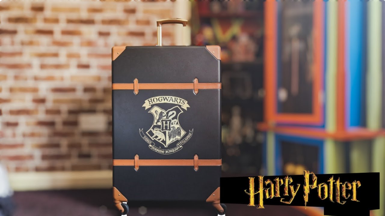 HUGE HARRY POTTER TRUNK for Travelling ABROAD!!! - YouTube