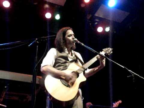 Andrew Lipke doing the "Barker" song at Sellersville 12/29/10 - YouTube