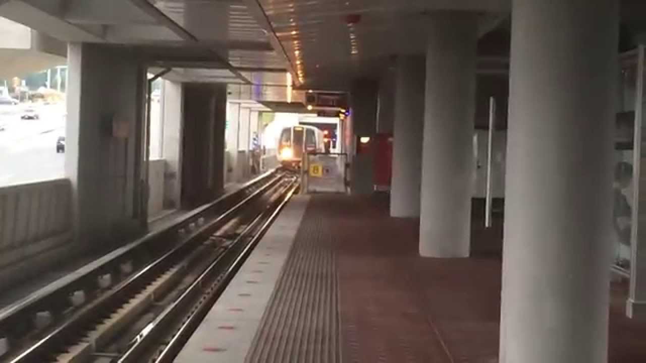 WMATA Metrorail Silver Line Arriving @ Tyson's Corner Station - YouTube