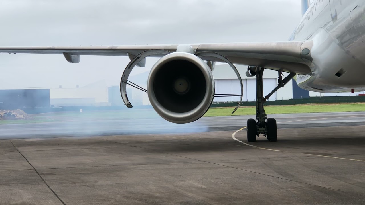 Boeing 757 start up - YouTube