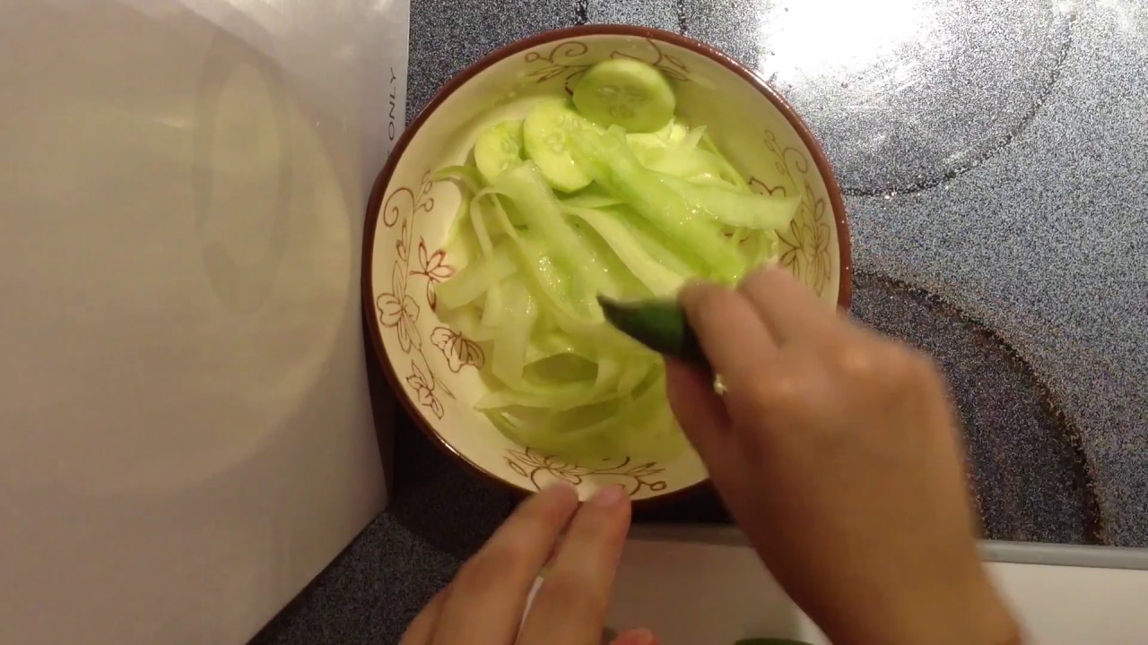 How To: Cucumber With Lime and Salt - YouTube