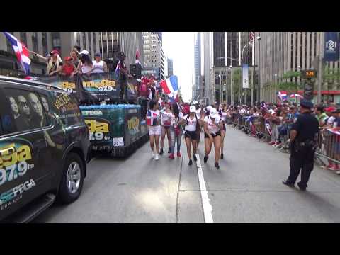 DOMINICAN DAY PARADE 2017 NEW YORK - BEAUTIFUL GROUP OF DOMINICAN GIRLS DANCE LATIN HIP-HOP